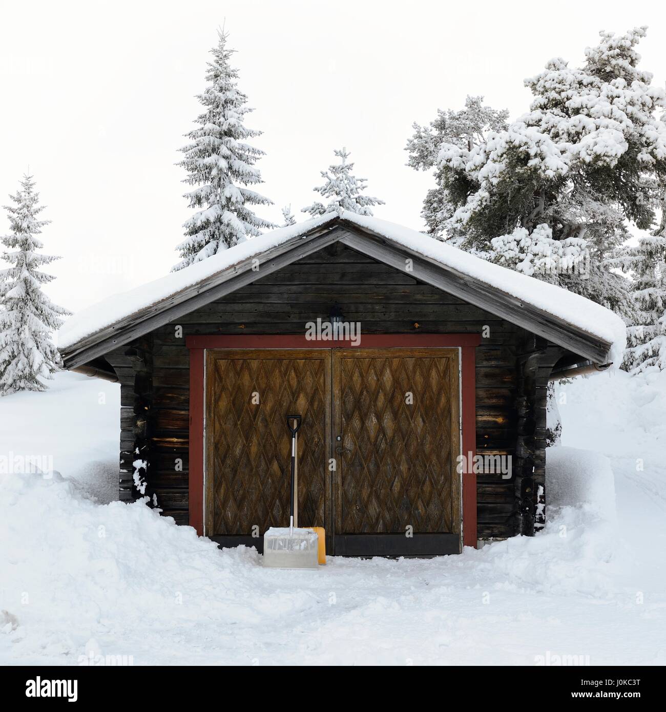 Garage in Winter wonderland Stock Photo - Alamy