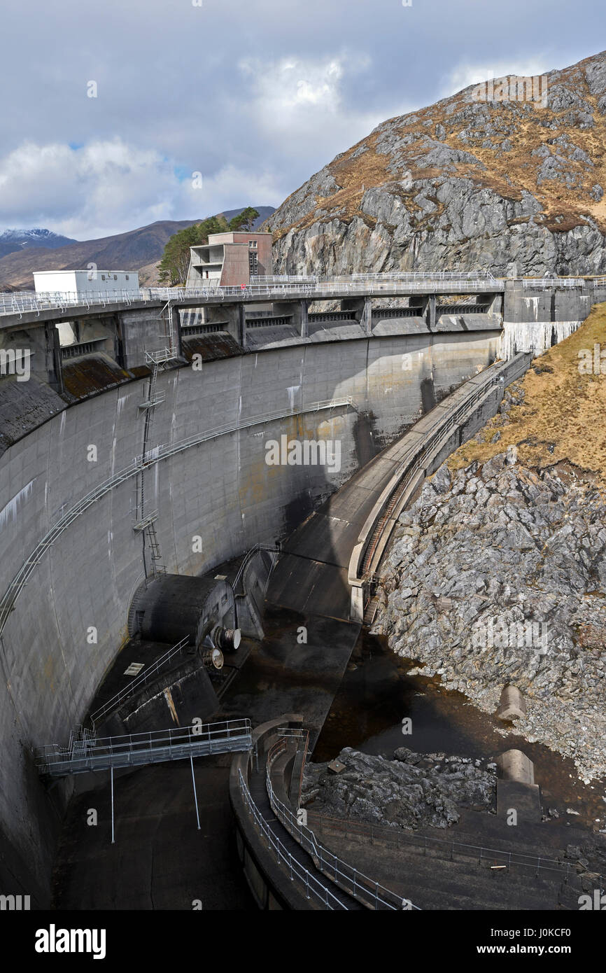 Loch monar dam hi-res stock photography and images - Alamy