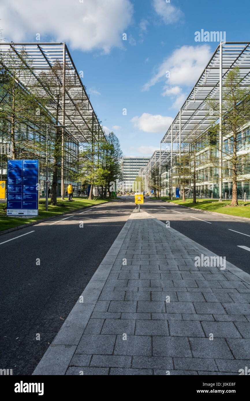 Chiswick Park Business Park Stock Photos & Chiswick Park Business Park ...