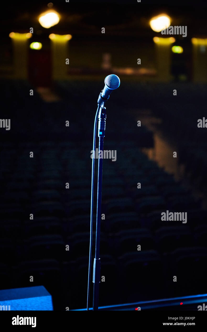 Microphone singer stage performance hi-res stock photography and images ...