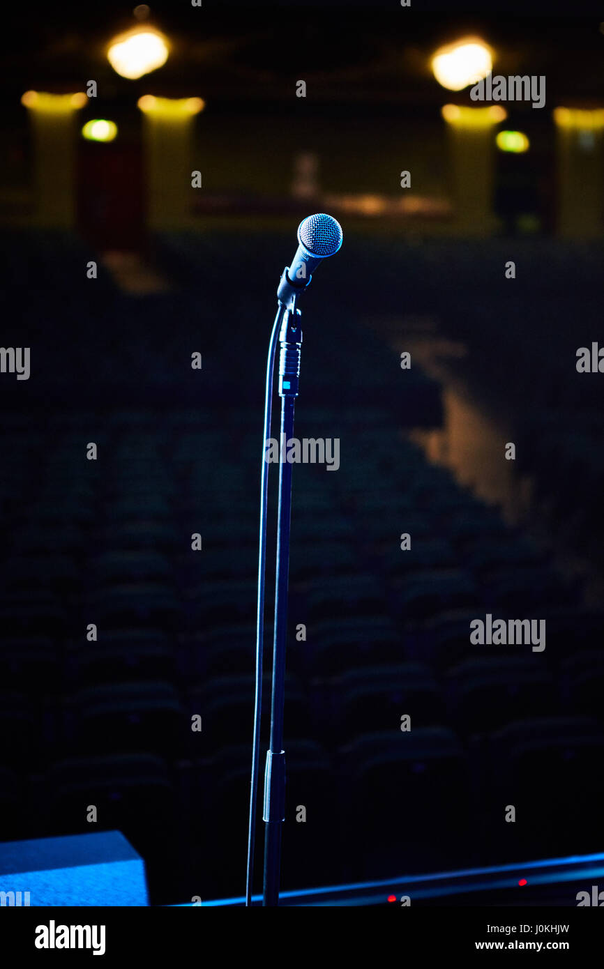 Microphone singer stage performance hi-res stock photography and images ...