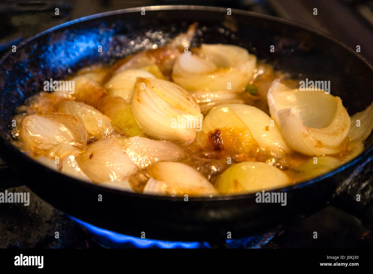 Browned onion hi-res stock photography and images - Alamy