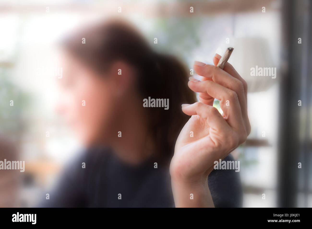 Female hand holding cigarette hi-res stock photography and images - Alamy