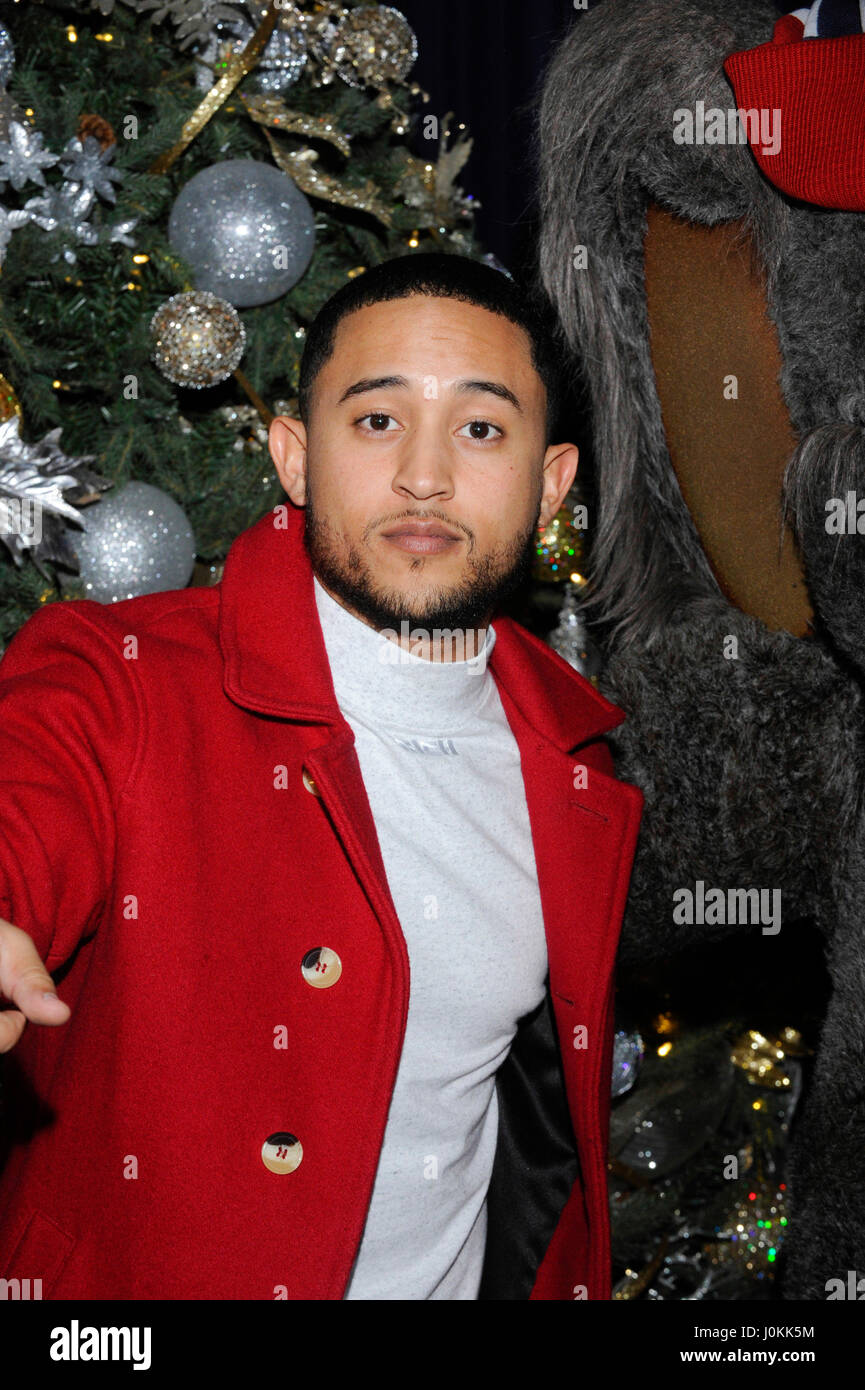 Actor Tahj Mowry attends The Salvation Army Rock The Red Kettle Concert ...