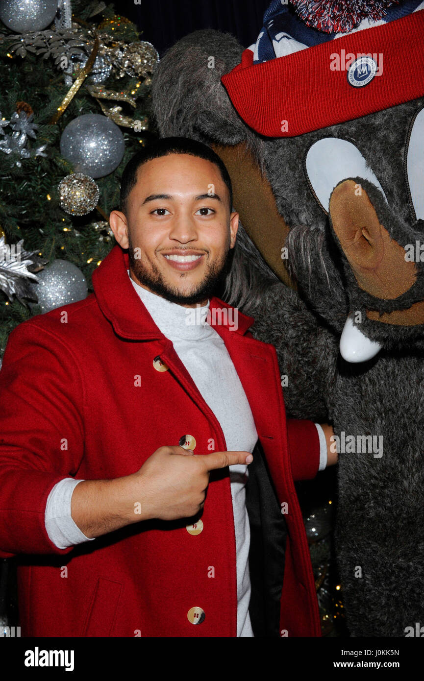 Actor Tahj Mowry attends The Salvation Army Rock The Red Kettle Concert ...
