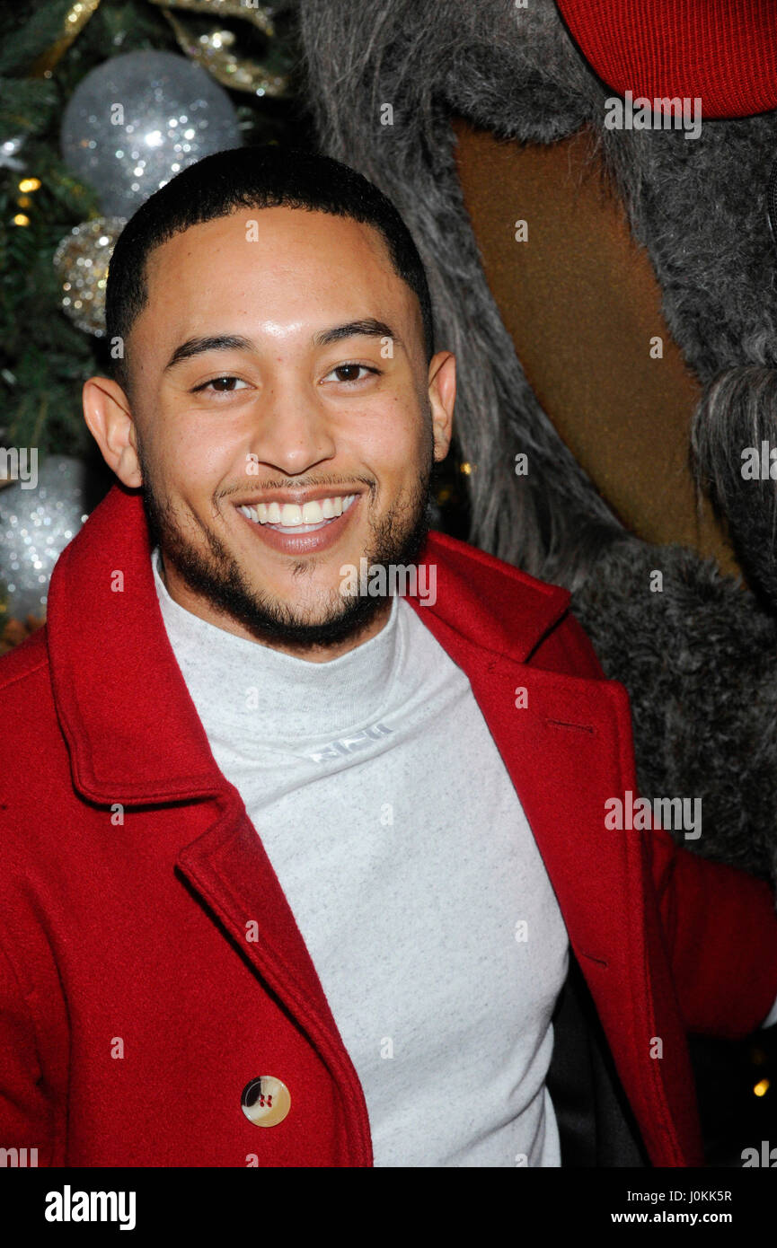Actor Tahj Mowry attends The Salvation Army Rock The Red Kettle Concert ...