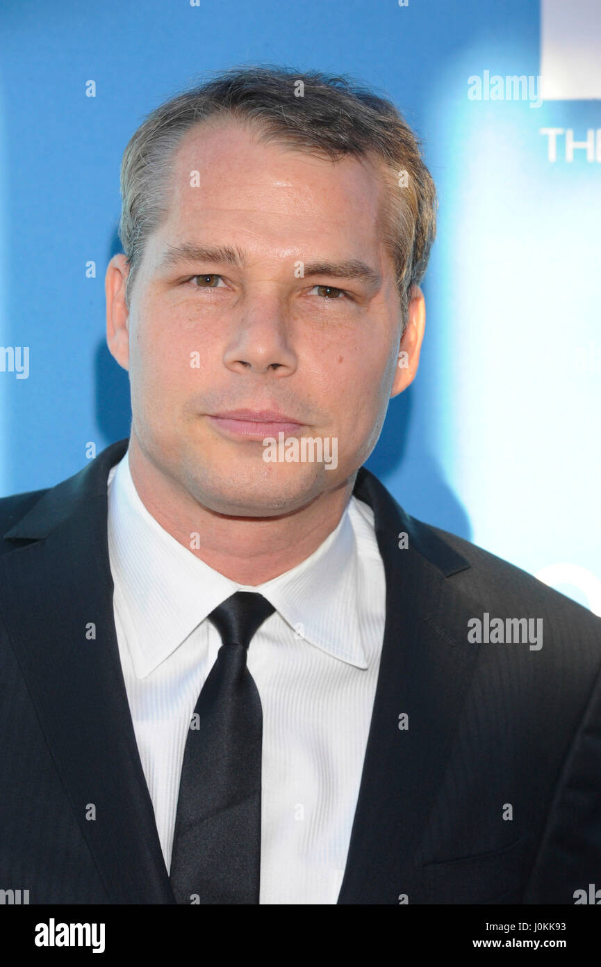 Shepard fairey hi-res stock photography and images - Alamy