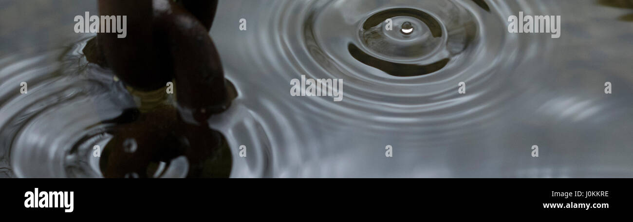 Concentric waves hi-res stock photography and images - Alamy