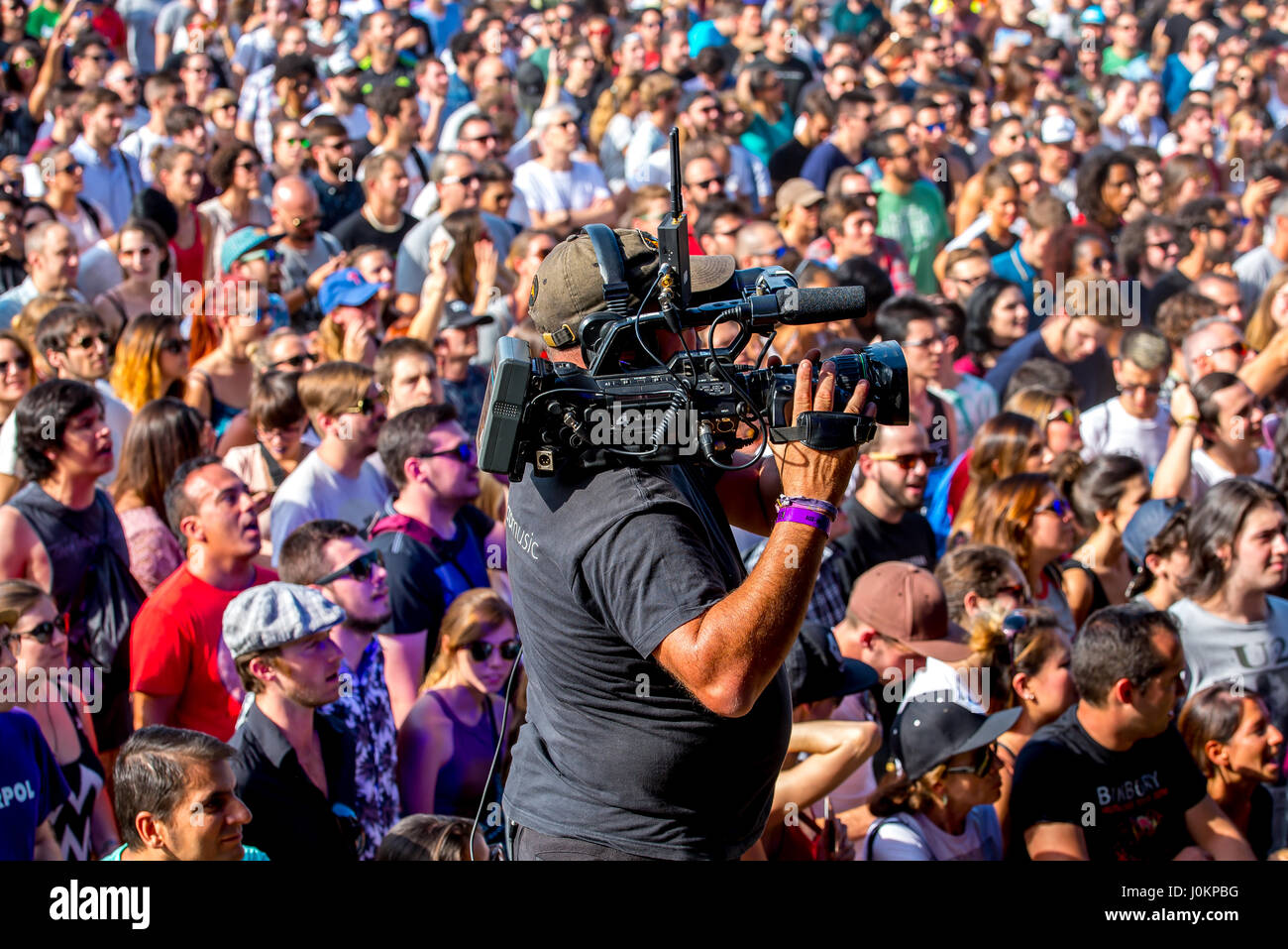 Cameraman Crowd High Resolution Stock Photography and Images - Alamy