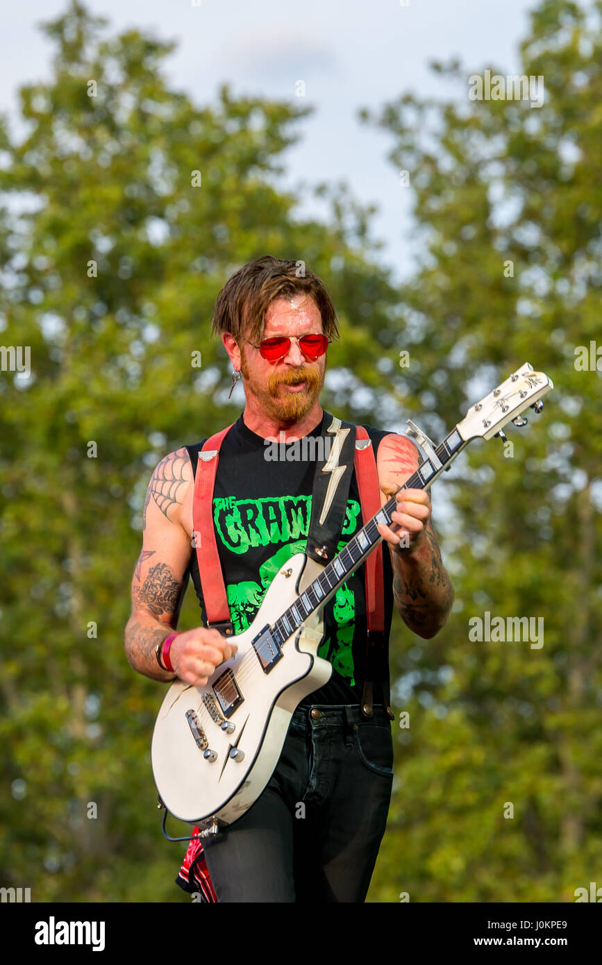 Devil horns concert hi-res stock photography and images - Alamy