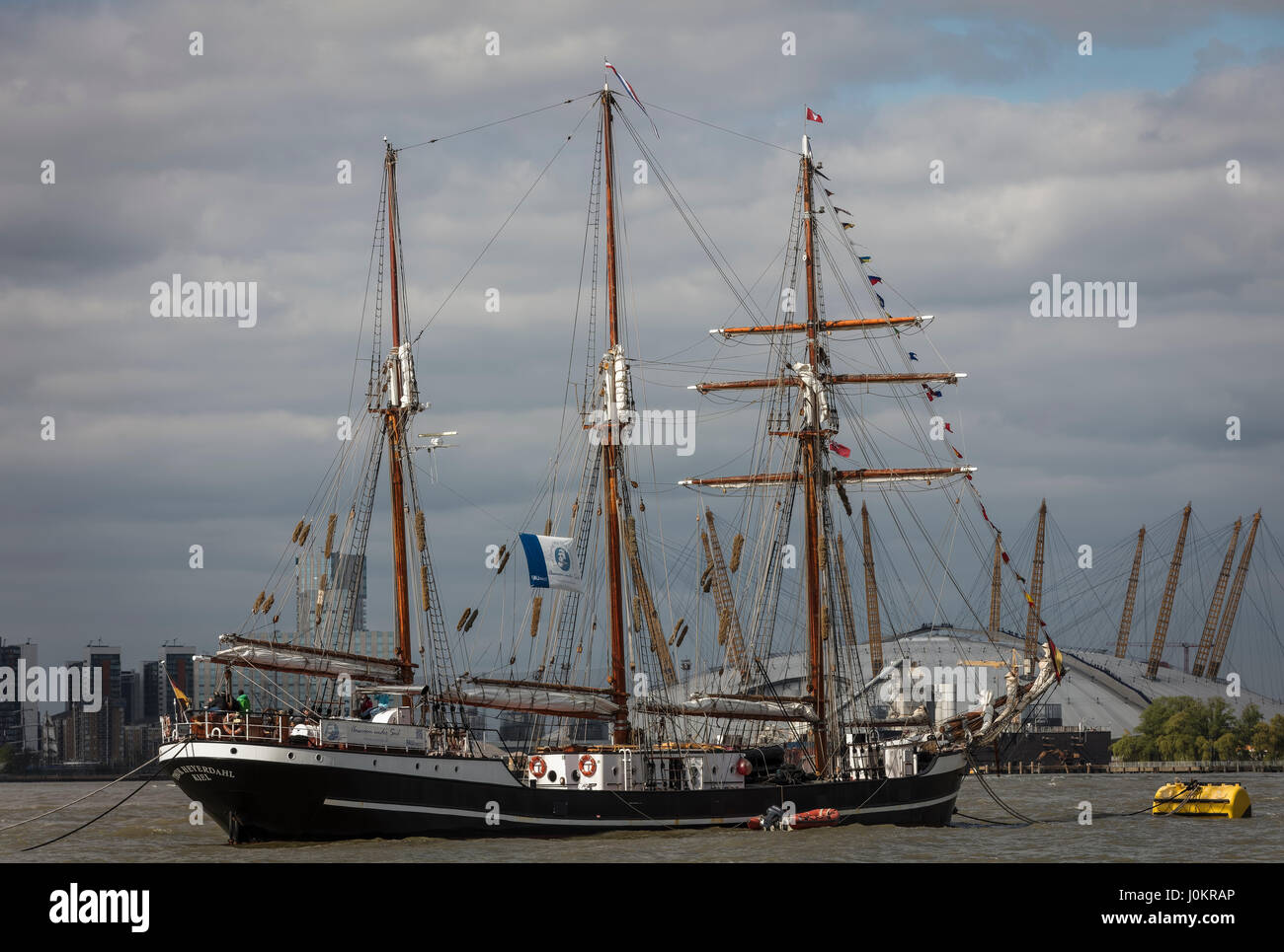 O2 sailing ship hi-res stock photography and images - Alamy