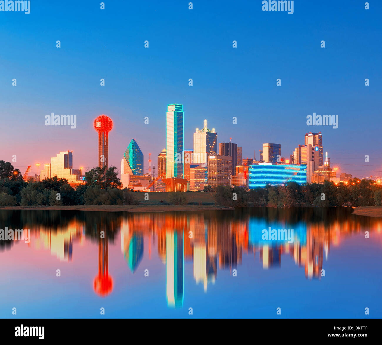 Dallas Skyline Reflection Stock Photos & Dallas Skyline Reflection ...