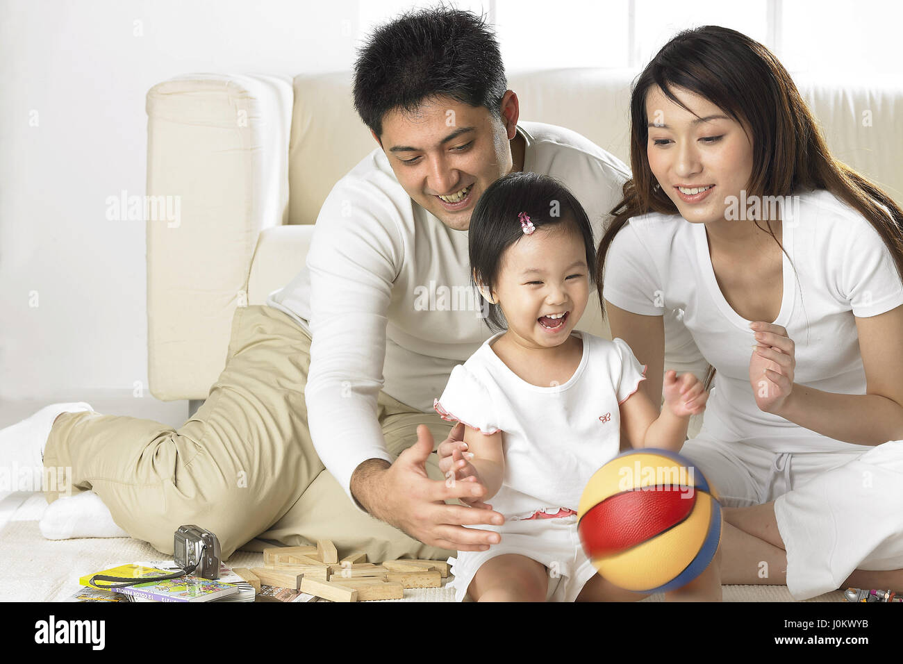 Asian family playing basketball hi-res stock photography and images - Alamy