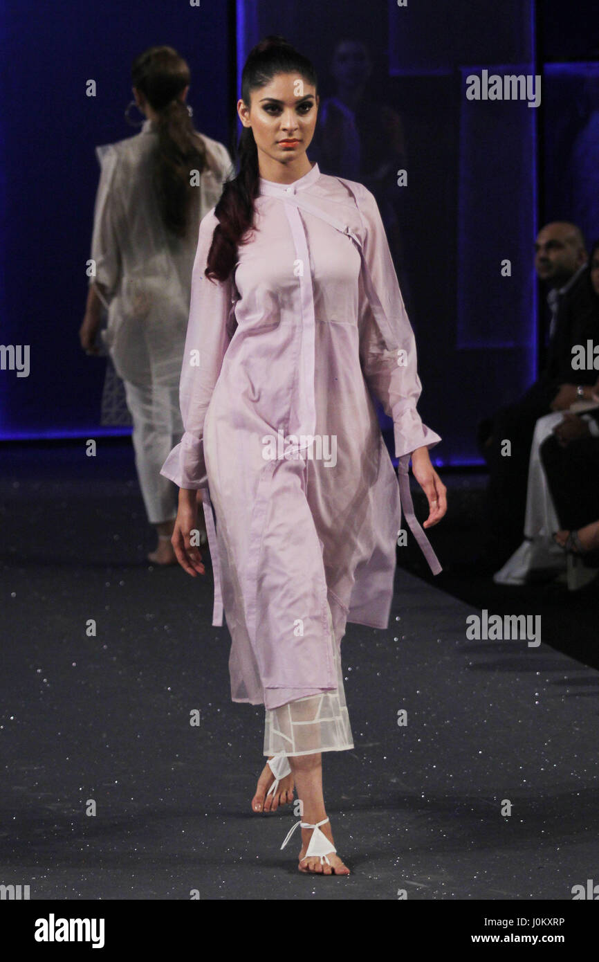 Lahore, Pakistan. 14th Apr, 2017. A Pakistani model presents a creation ...