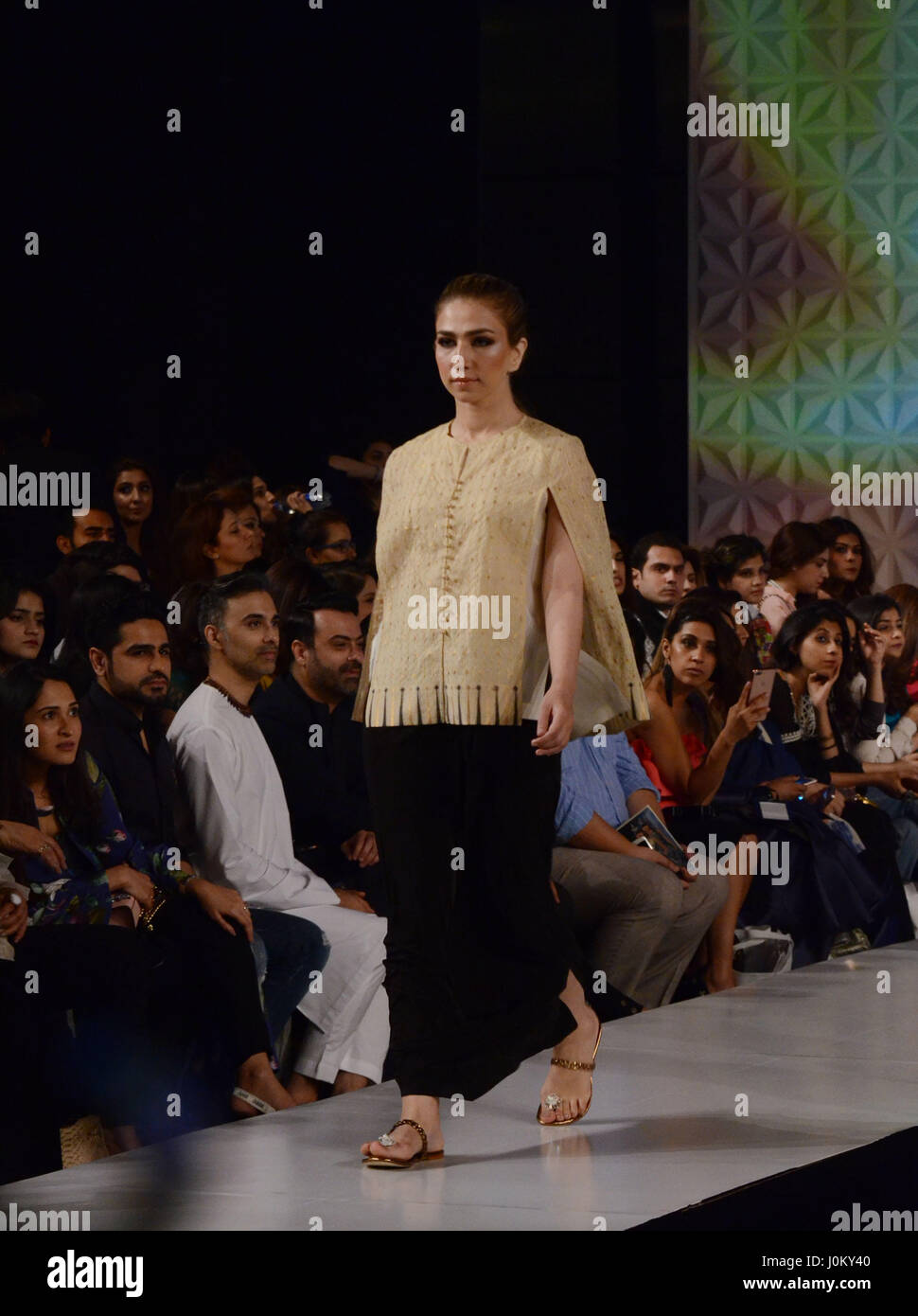 Lahore, Pakistan. 14th Apr, 2017. A Pakistani model presents a creation by a famous fashion ...