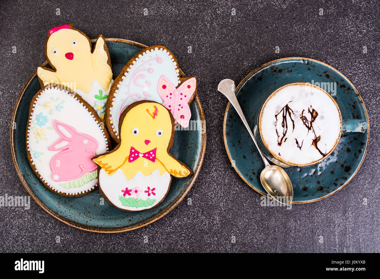 Gingerbread girl pattern hi-res stock photography and images - Alamy