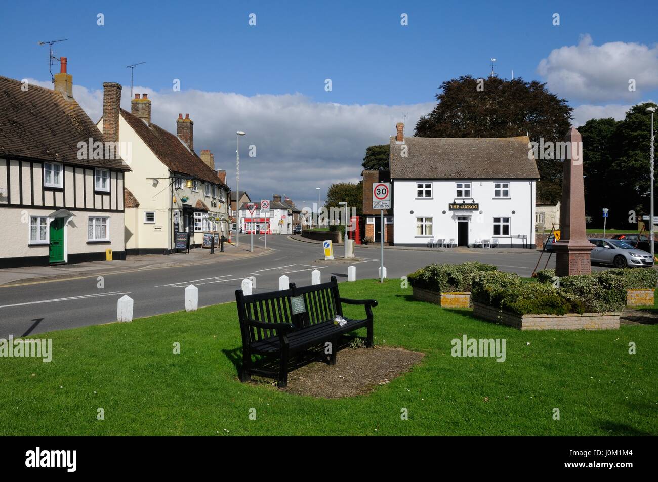 View across green, Toddington, Bedfordshire Stock Photo - Alamy