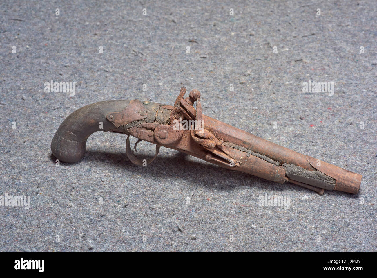 Flintlock pistol hi-res stock photography and images - Alamy