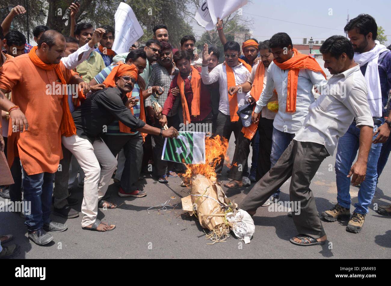 Pakistan flag burning hi-res stock photography and images - Alamy