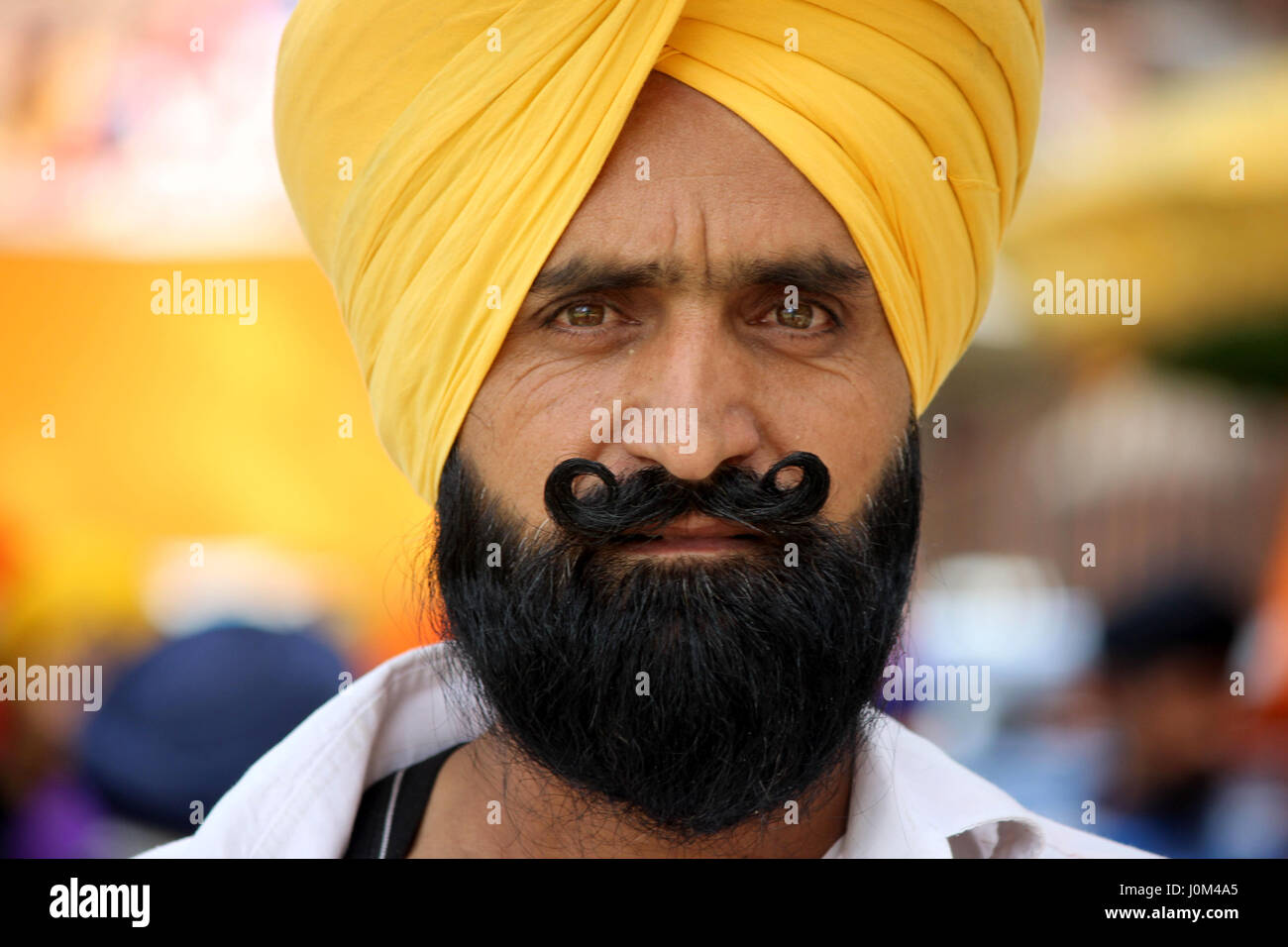 Anantnag, India. 13th Apr, 2017. Kashmiri Sikh devotees pay respects at ...