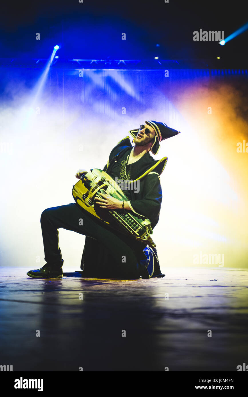 Electric hurdy gurdy hi-res stock photography and images - Alamy