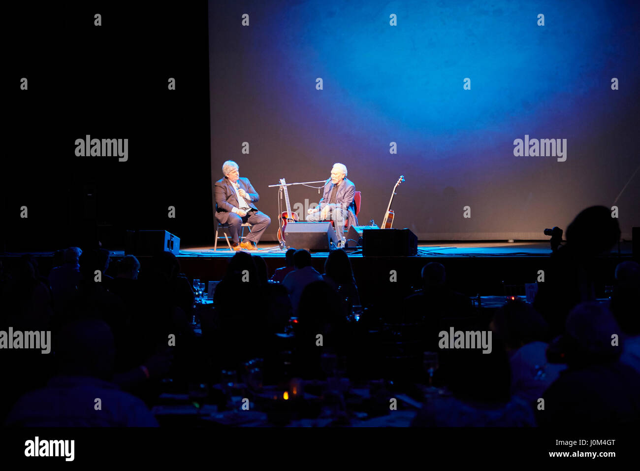 Westbury, United States. 13th Apr, 2017. Steven Berenson (l) asks Jorma ...