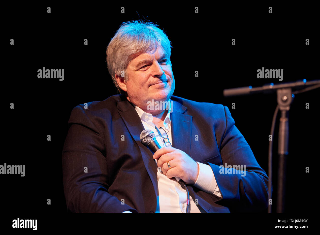 Westbury, United States. 13th Apr, 2017. Steven Berenson (l) asks Jorma ...