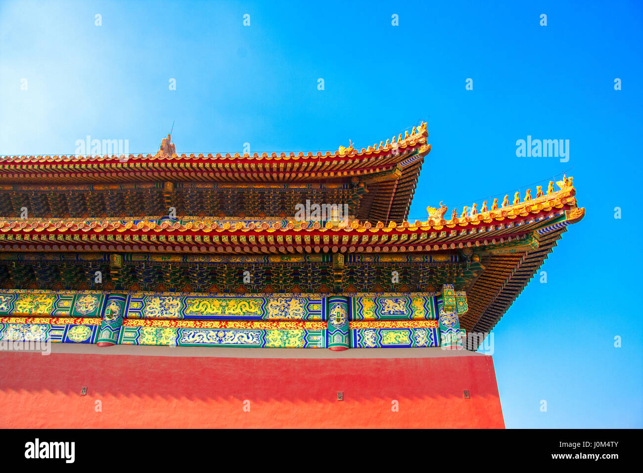 Roof structure with chinese design hi-res stock photography and images ...