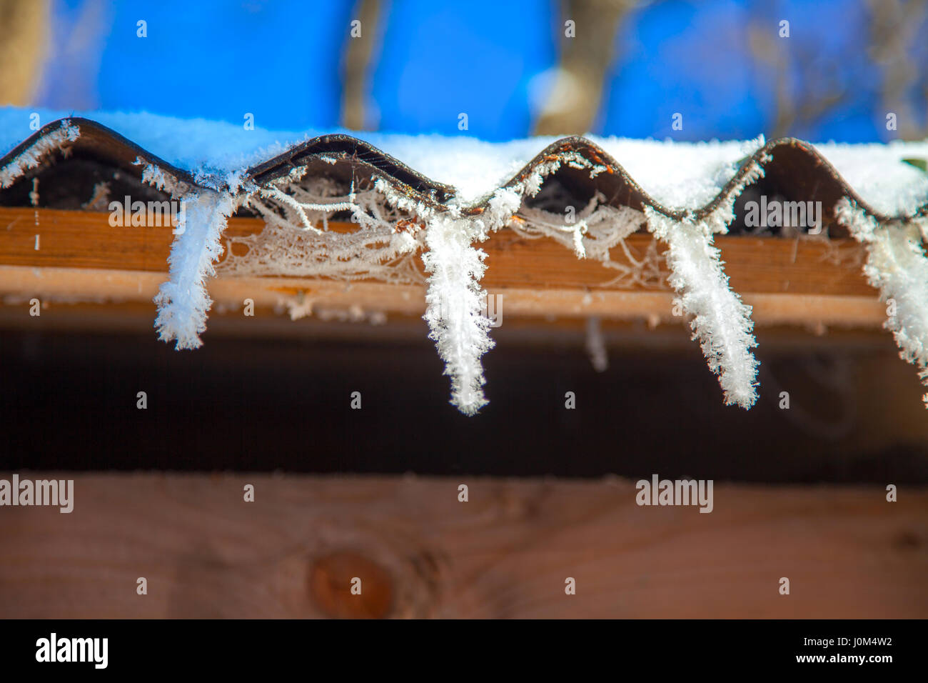 Ice hanging from roof hi-res stock photography and images - Alamy