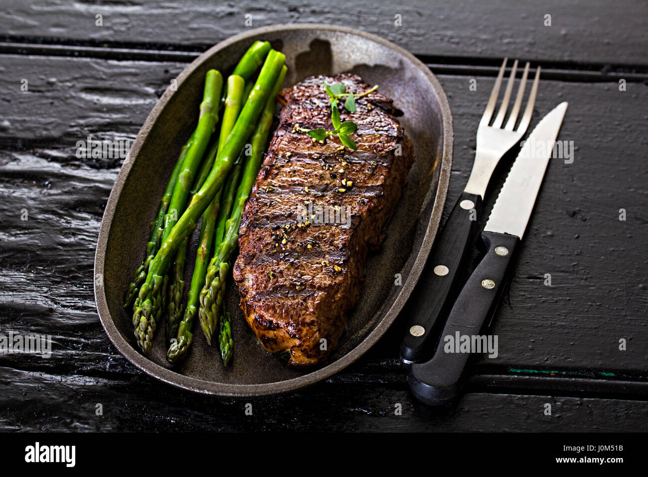 Steak with green asparagus Stock Photo - Alamy