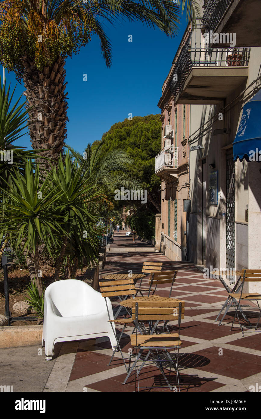 Pavement veranda shop hi-res stock photography and images - Alamy
