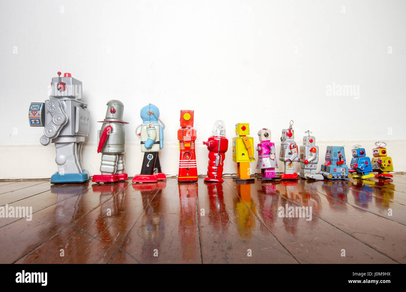 Big and small robots hi-res stock photography and images - Alamy