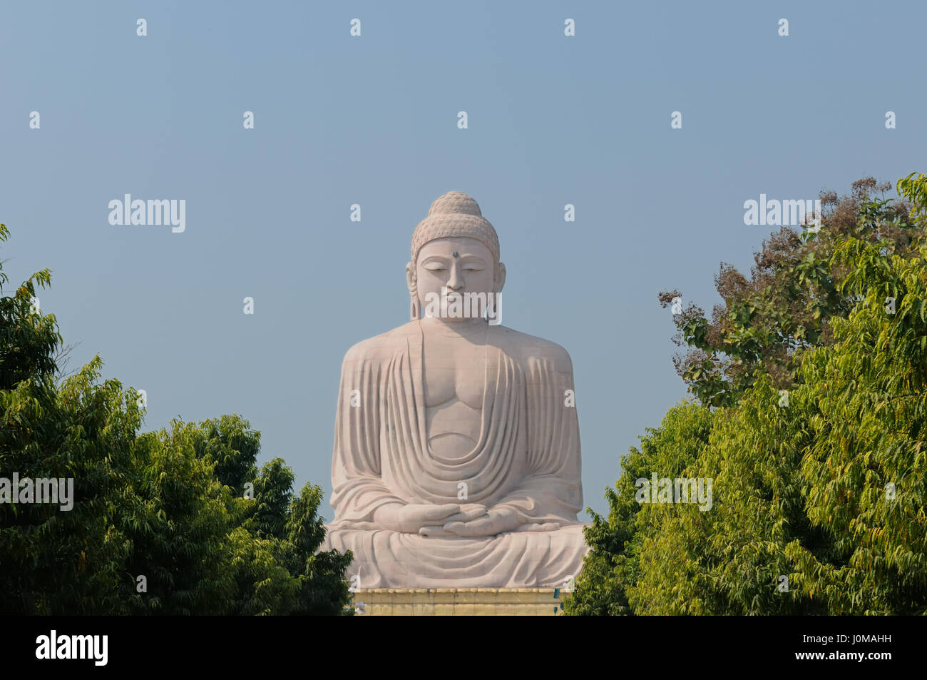 Statue buddha mahabodhi temple bodhgaya hi-res stock photography and ...