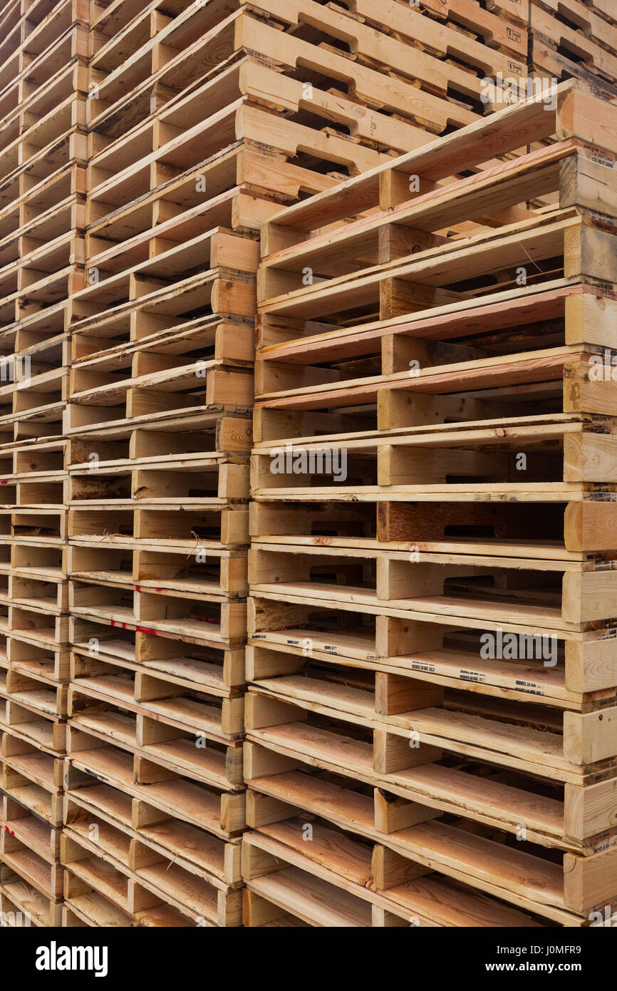 Stacks of newly manufactured wooden pallets Stock Photo - Alamy