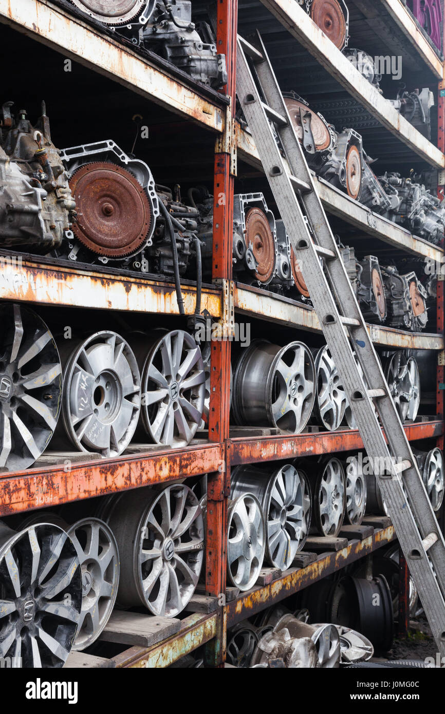 Car wheels and rims hi-res stock photography and images - Alamy