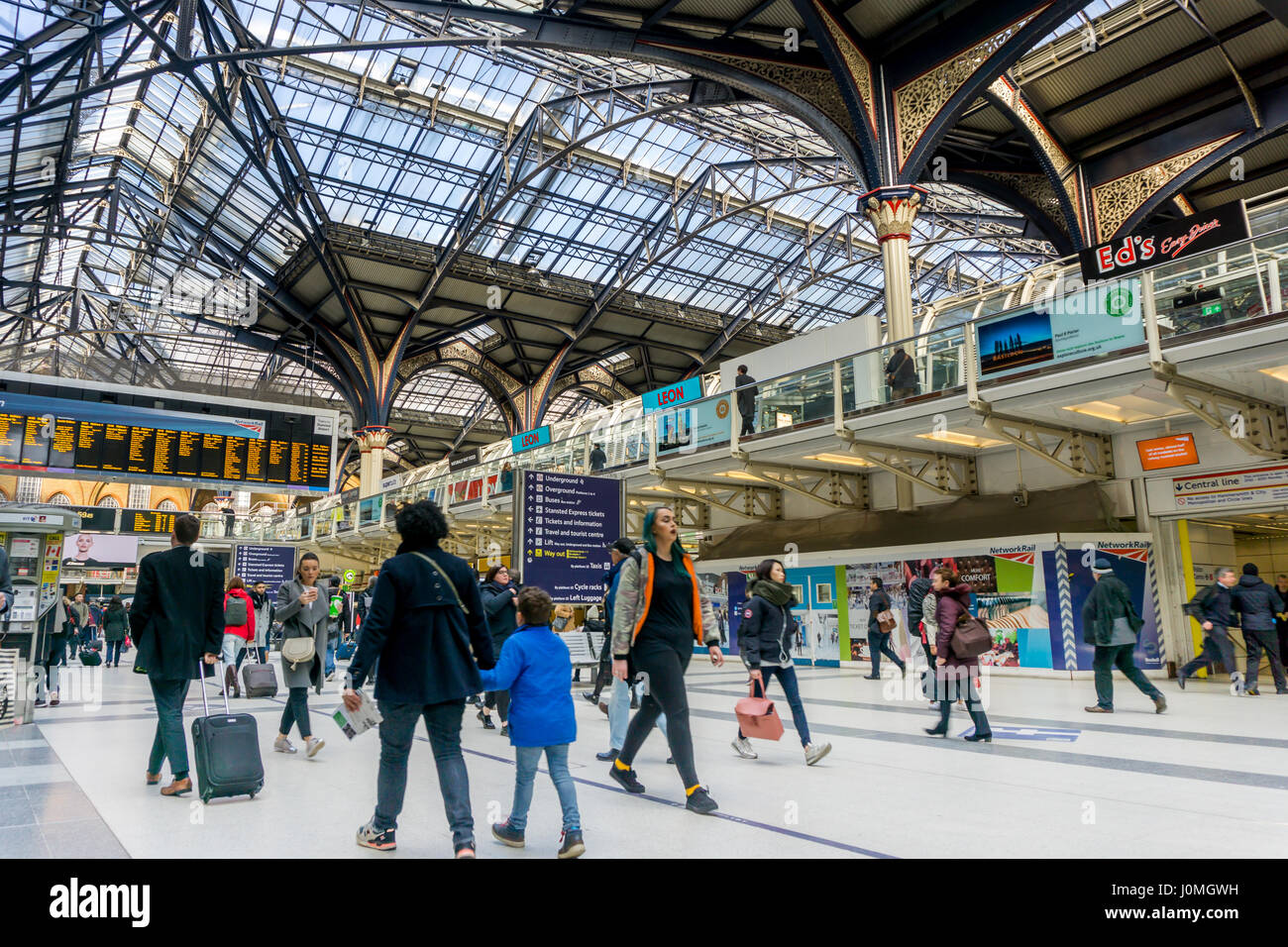 Liverpool street railway station old hi-res stock photography and ...
