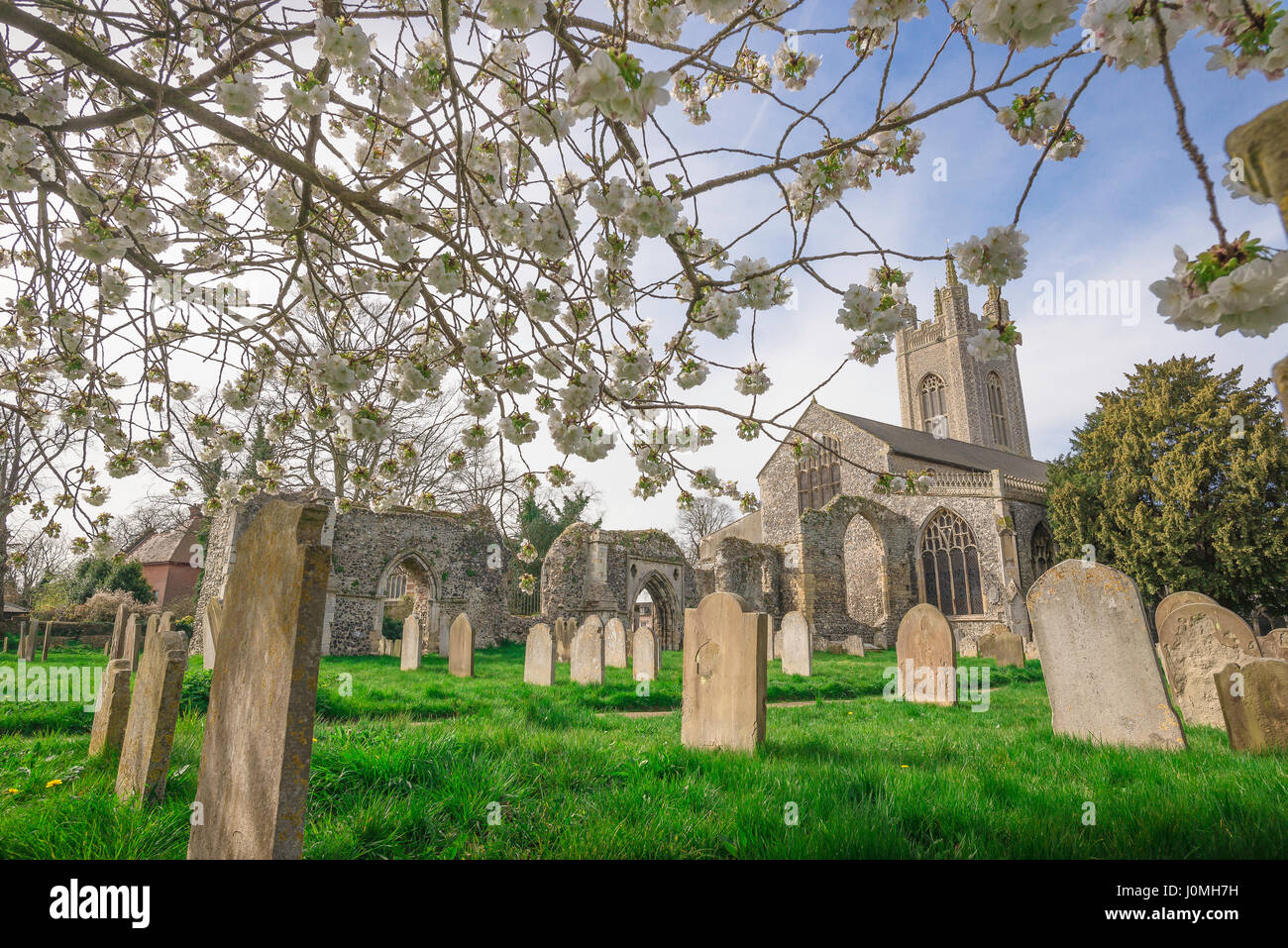 An english country churchyard hi-res stock photography and images - Alamy