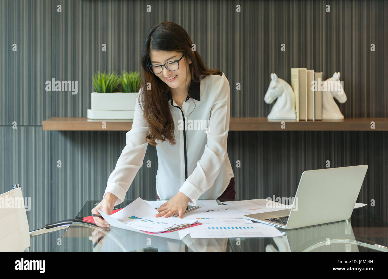 An Asian business woman presentation in a meeting room Stock Photo - Alamy