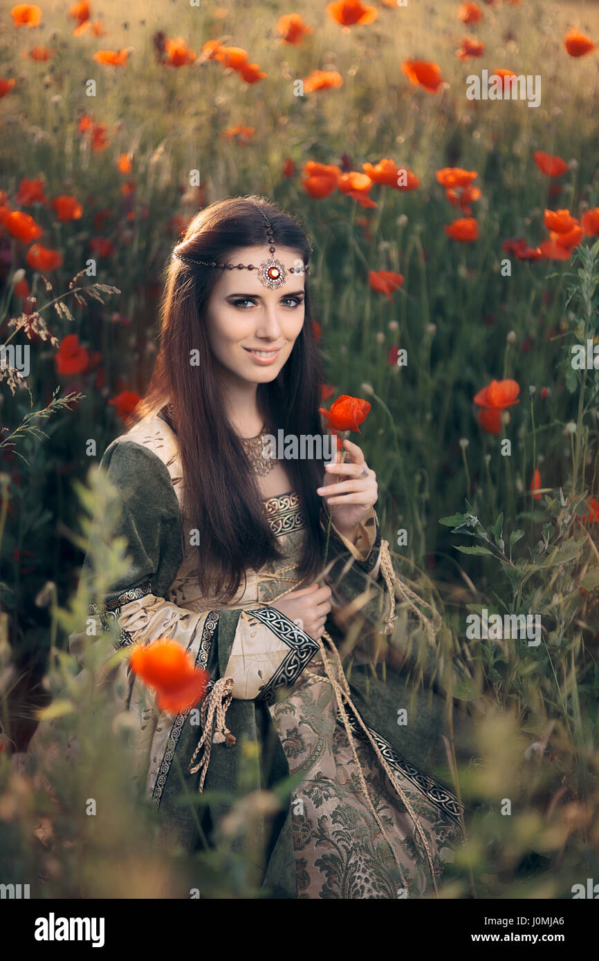 Beautiful medieval woman vintage hi-res stock photography and images ...
