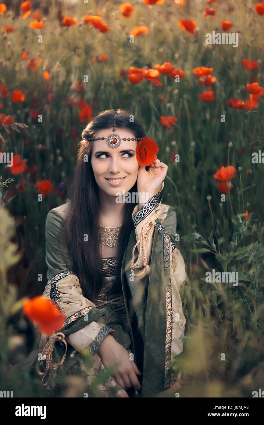 Beautiful medieval woman vintage hi-res stock photography and images ...