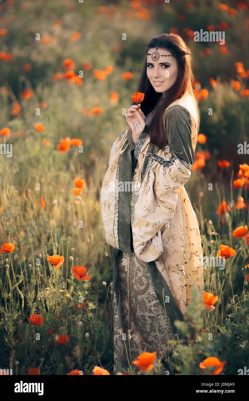 Beautiful medieval woman vintage hi-res stock photography and images ...