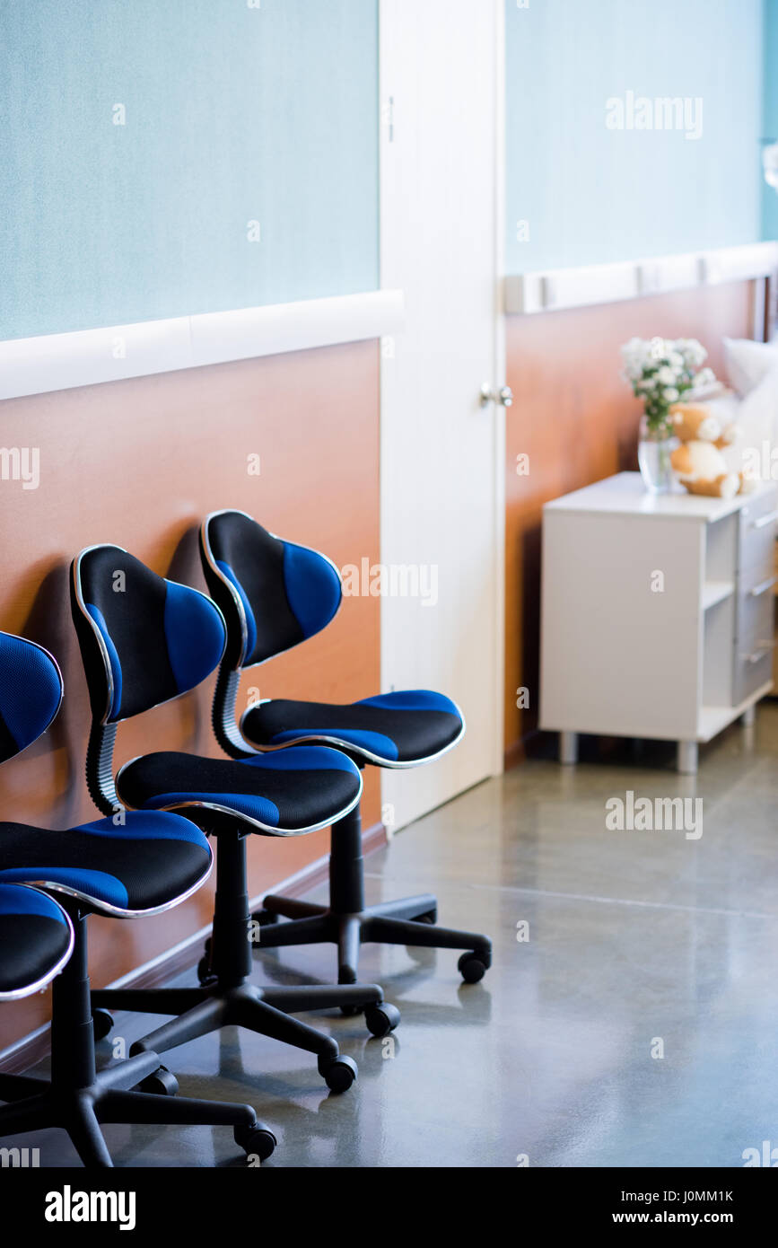 Waiting hospital chairs hi-res stock photography and images - Alamy