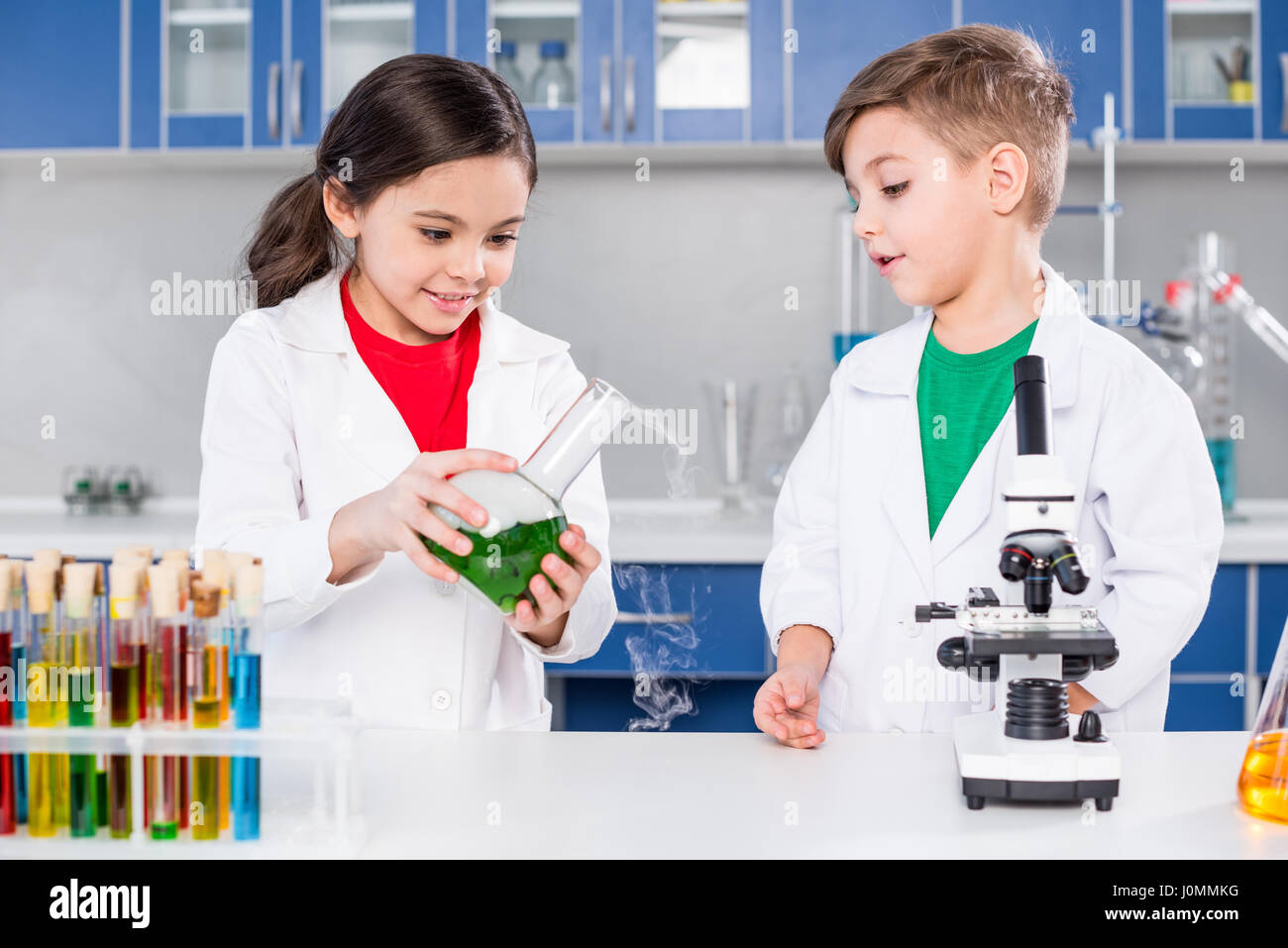 Chemical laboratory experiment hi-res stock photography and images - Alamy
