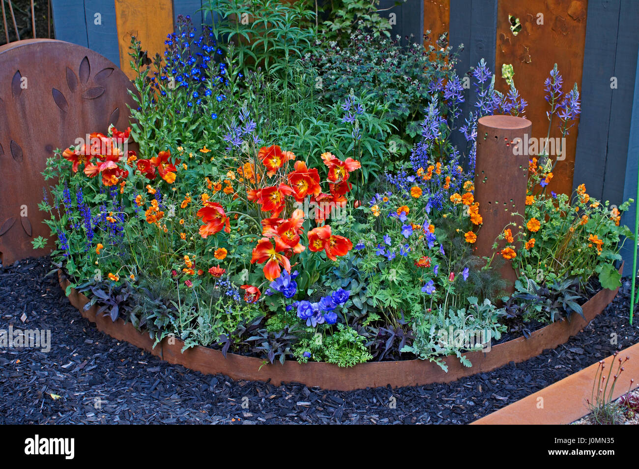 Blue flower border hi-res stock photography and images - Alamy