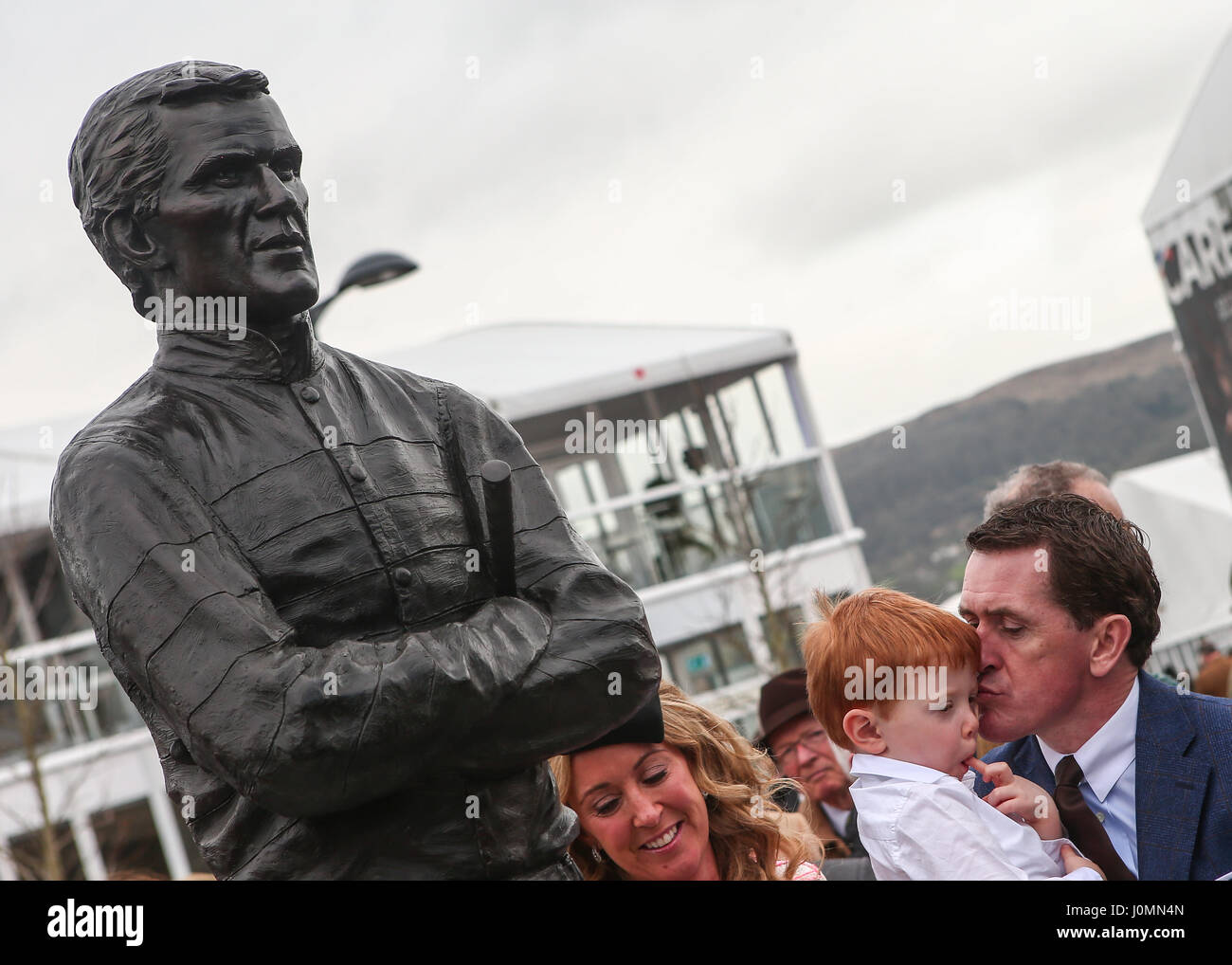 Cheltenham day 1 - Sir A.P. McCoy unveils a statue of himself before ...