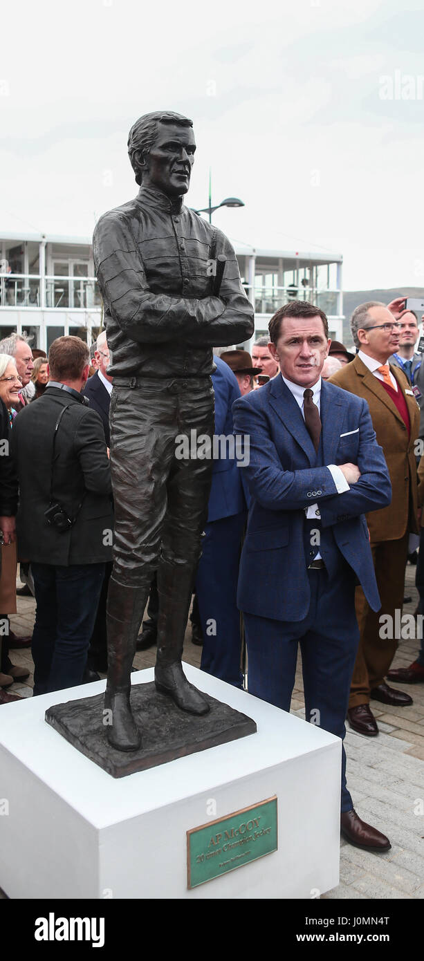 Cheltenham day 1 - Sir A.P. McCoy unveils a statue of himself before ...