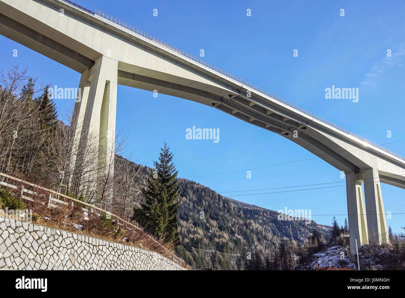 the bottom of bridge . cement structure viewed from below Stock Photo ...