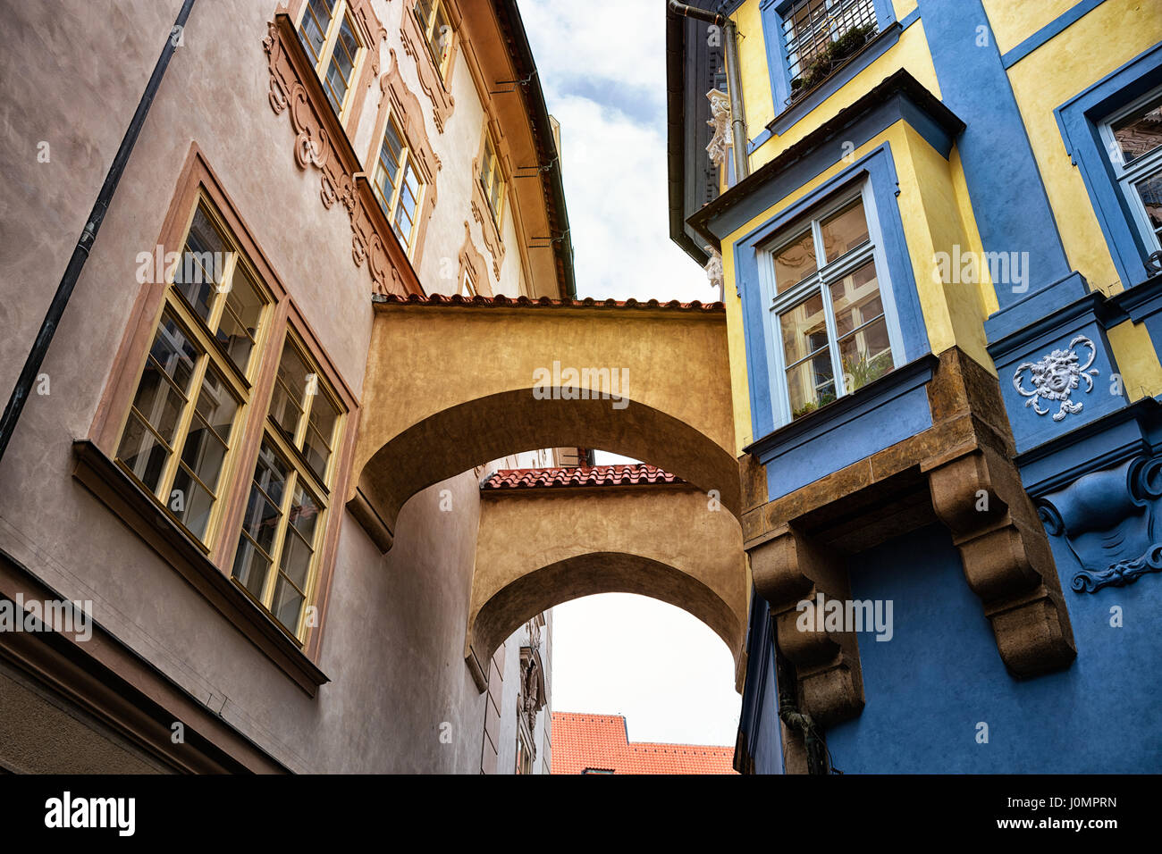 Two buildings connected hi-res stock photography and images - Alamy