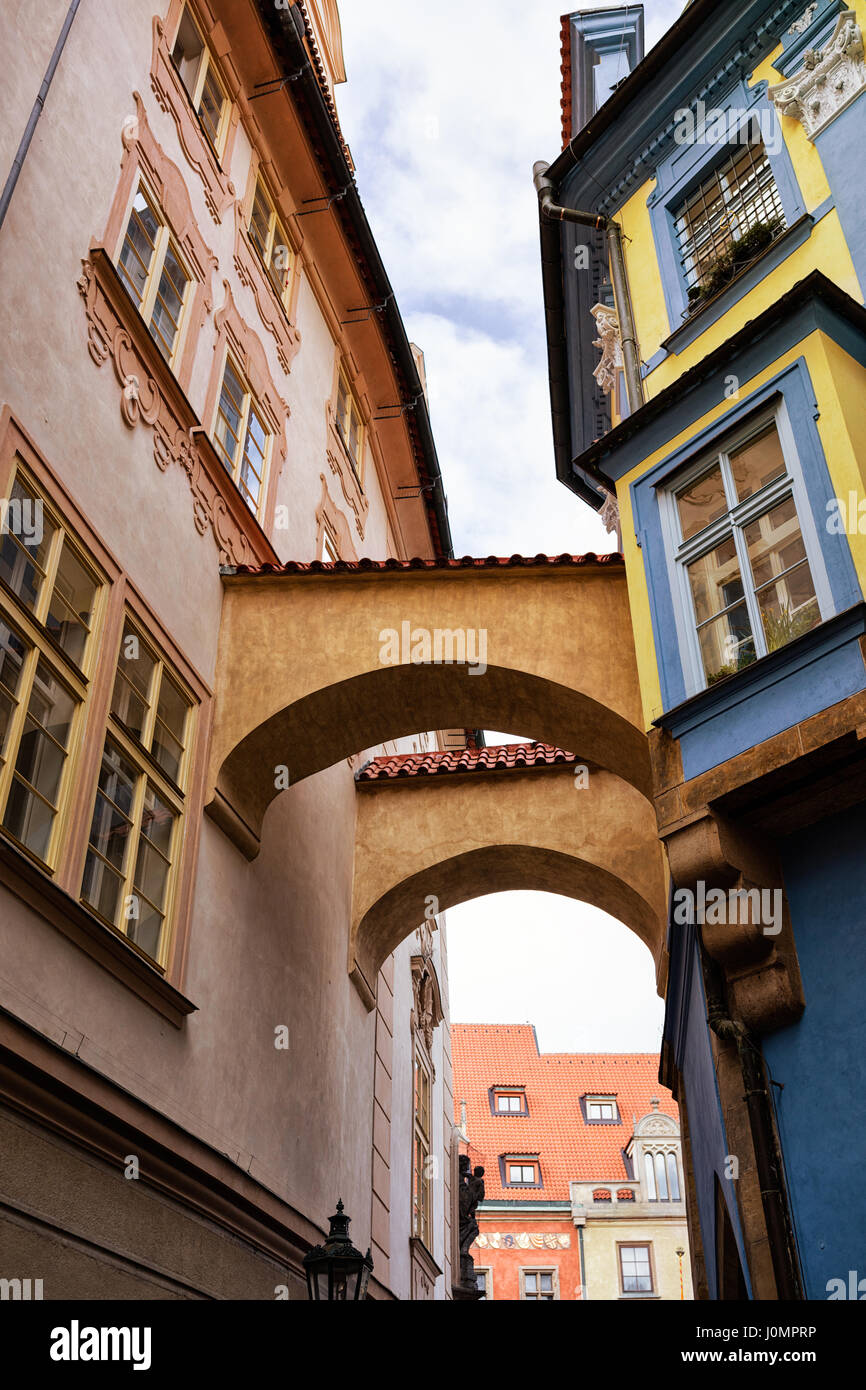 Two buildings connected hi-res stock photography and images - Alamy