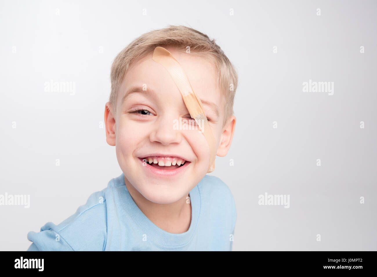 Bandaged eye hi-res stock photography and images - Alamy